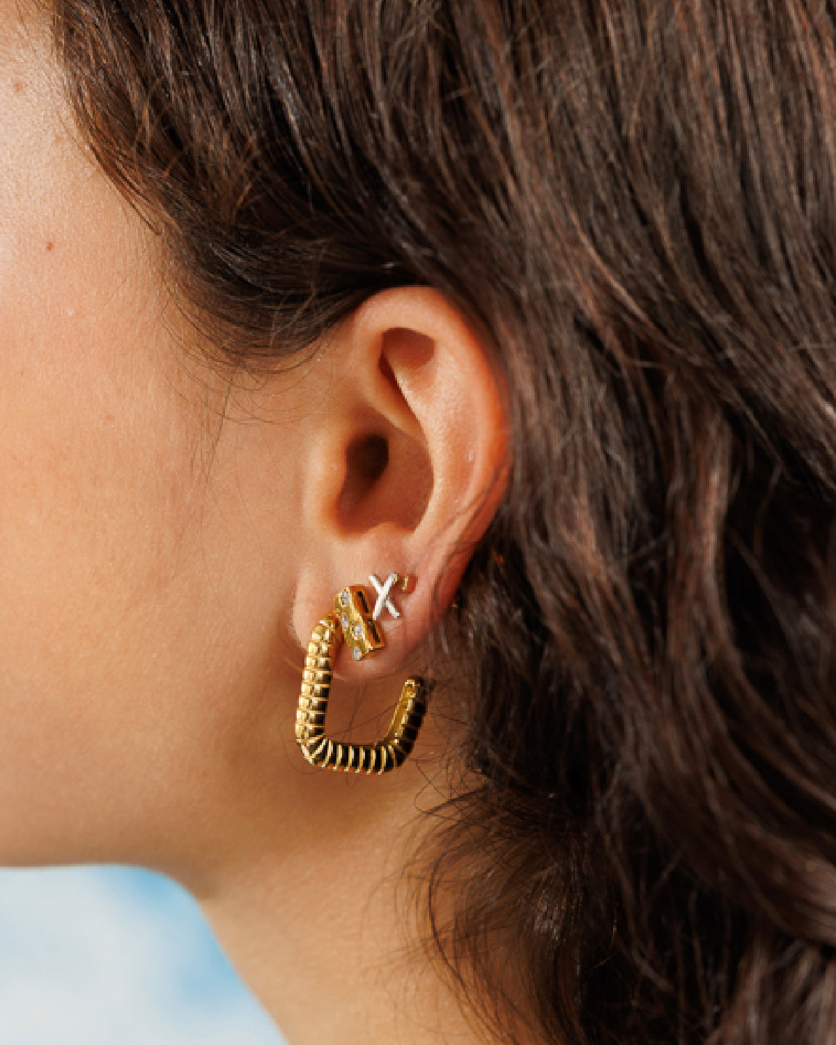 Twinkle In My Eye Bar Studs | Minimal Stud Earrings – The Mom Edit